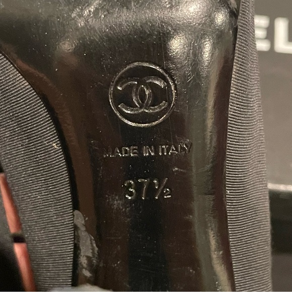 CHANEL | Shoes | Chanel Cc Logo Chain Black Quilted Leather Heels ...